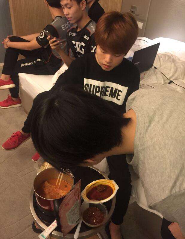 伤病问题仍未解决 EDG赴广州探望Pawn_特玩网LOL英雄联盟专区